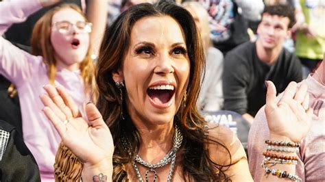 Mickie James De Tna Motiva A Wwe Nxt Star En Roadblock