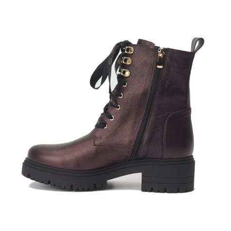 Violet Boot