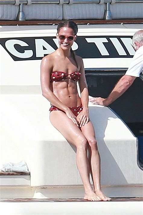 Hablemos De Los Abdominales De Alicia Vikander