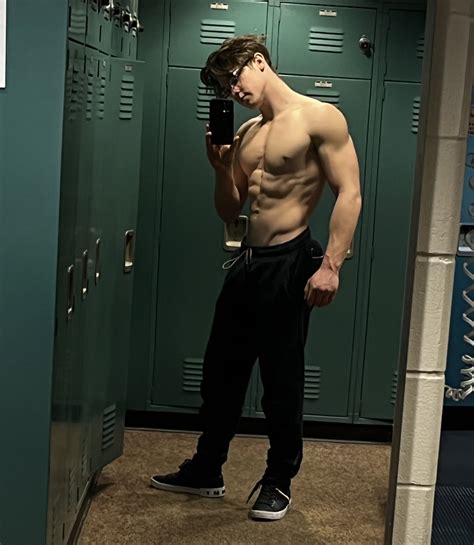 Alpha Peebs 42k On Twitter I Can Be Your Hero