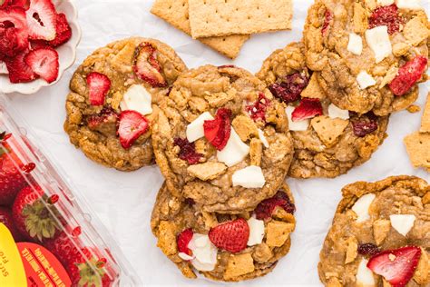 Strawberries Cheesecake Cookies