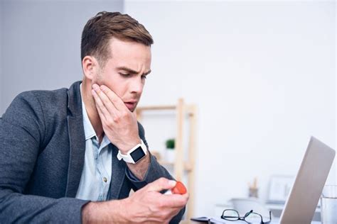 How To Tell If Your Jaw Is Misaligned Medcenter Tmj