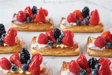 Croissant Sweets And Pastries Paris Baguette