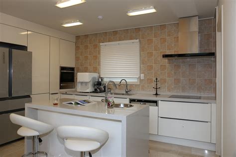 무료 이미지 바닥 시골집 부엌 재산 방 아파트 인테리어 디자인 부동산 캐비닛 전력 주택 아일 라드 포드