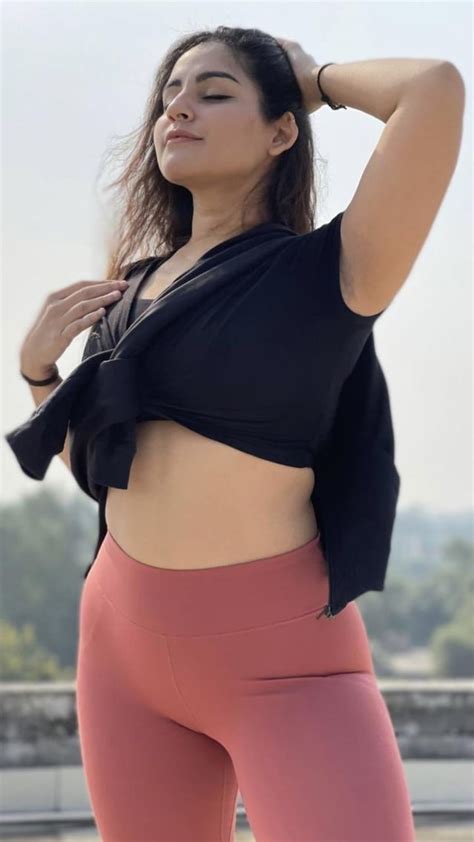 Isha Khurana Runseenarmpits