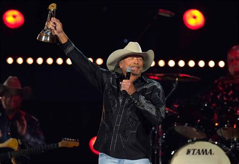 Keepin It Country Alan Jacksons Cma Tribute Was A Love Letter To A