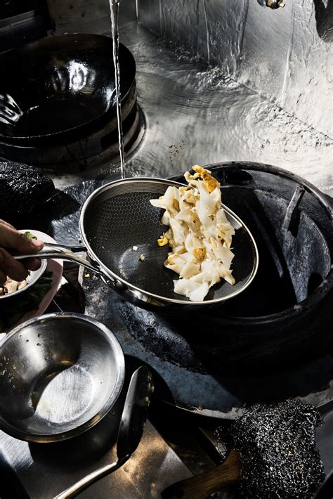 These 8 Tips Make Using A Wok So Much Easier Hexclad Cookware