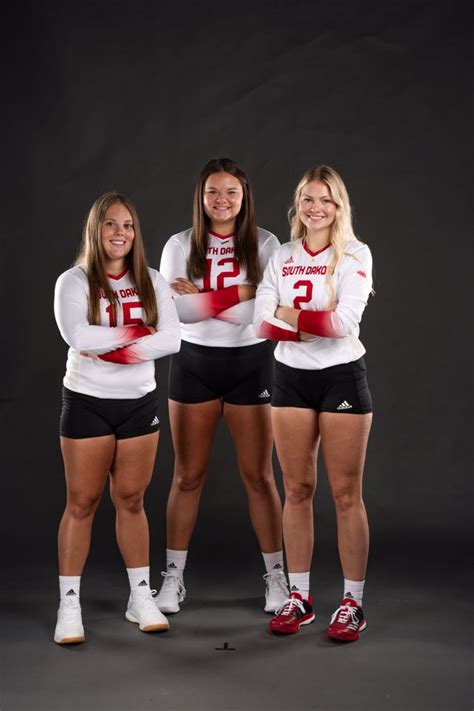 Avery Van Hook Setter South Dakota Coyotes Nil Profile Opendorse