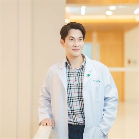 นพ ถิรชัย ตันสันติวงศ์ หมอเด็กที่เหมือนแพทย์ผิวหนัง ผู้ชายที่มาจาก