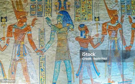 Lukisan Dinding Di Dalam Lembah Necropolis Kuno Queens Luxor Mesir Afrika Foto Stok Unduh