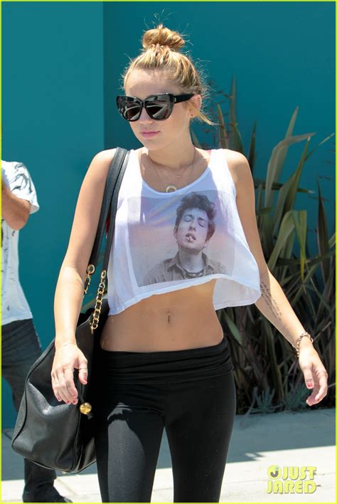 Miley Cyrus Goes Blonde Photo 2688109 Miley Cyrus Pictures Just Jared