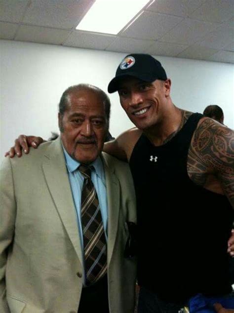 The Rock And Sika Anoai The Rock Dwayne Johnson Dwayne The Rock Pro