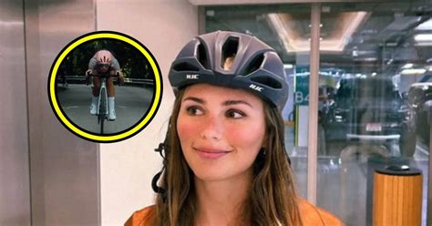 Puck Moonen Buigt Diep Voorover Haar Nieuwe Liefje Met Flinke Stang In