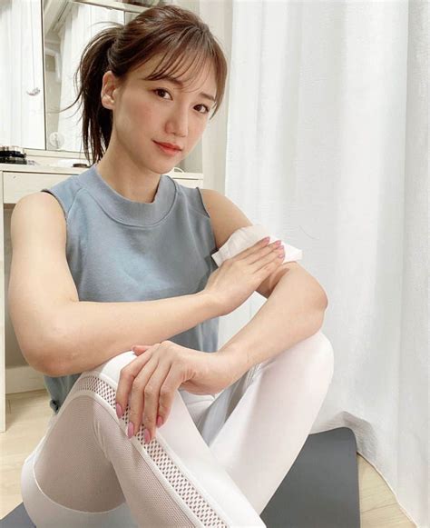 森川侑美さんのインスタグラム写真 森川侑美instagram「おはようございます☀️ 自宅での運動後にささっとボディシートで気分転換🌿 このボディシートほんといい香りで 女性らしい優雅