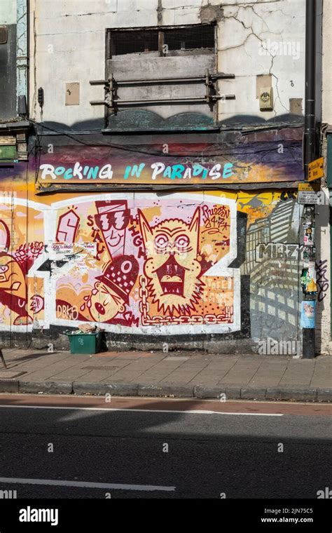 Mit Graffiti Verkleidete Wand Fotos Und Bildmaterial In Hoher Auflösung Alamy