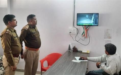 क्लोज सर्किट कैमरों की छानबीन में जुटी जीआरपी Grp Police Team