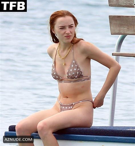Phoebe Dynevor Sexy Seen Flaunting Her Sensational Body In A Tiny