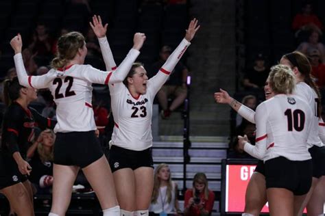 Georgia Volleyball Wins First Conference Match Of Season Against South