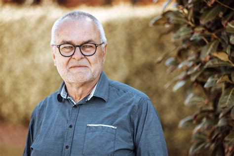 Henning Toft Bro Den Gamle Thyborøn Dreng Er Tilbage Med Sin Guitar
