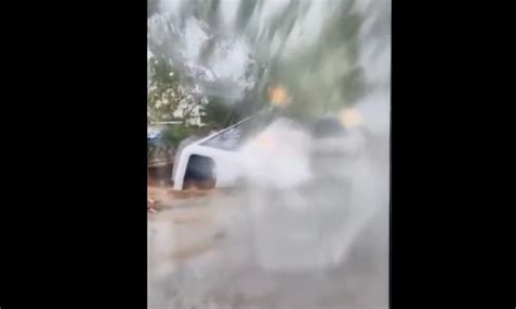 Κακοκαιρία Daniel Η γη καταπίνει λεωφορείο στον Κραυσίδωνα της