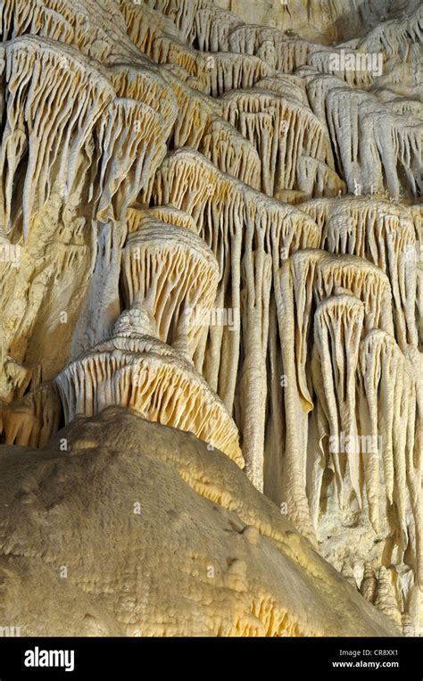 Calcite Flowstone Formation In The Big Room Carlsbad Caverns National