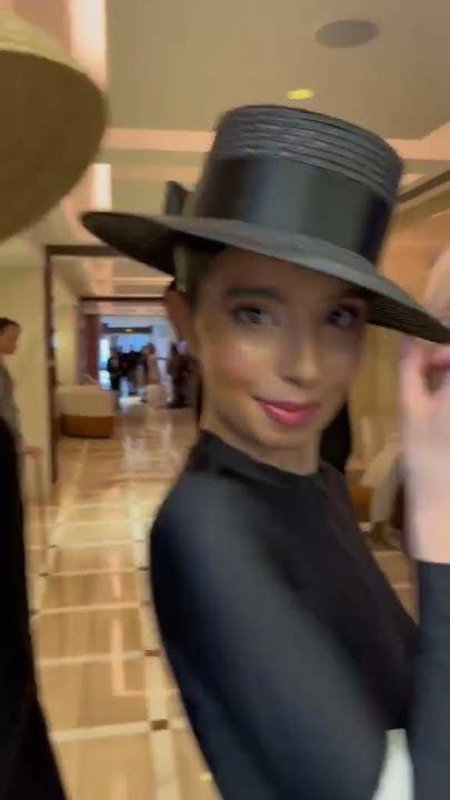 这些国外美女看的我这身迈克尔杰克逊打扮不淡定了迈克尔杰克逊 迈克尔杰克逊舞蹈 太空步 王杰克逊 Dou小助手 Youtube