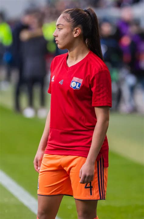 Selma Bacha Salaire Couple Âge Taille Origine