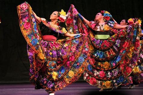 Ballet Folklorico Traditional Mexican Dress Dancer Costume