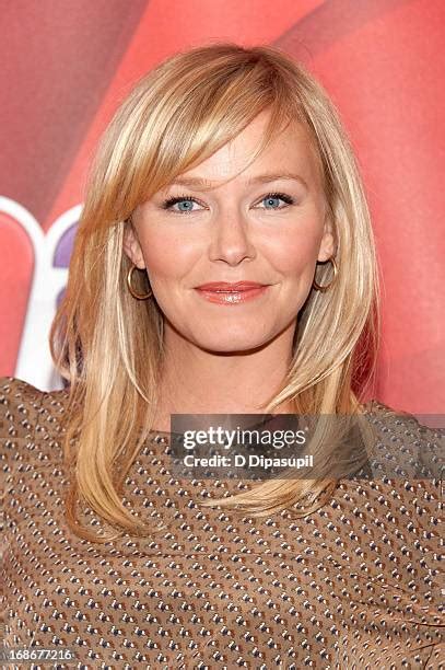 Kelli Giddish Attends The 2013 Nbc Upfront Presentation Red Carpet