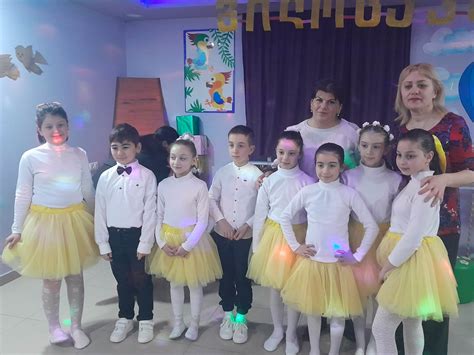 ივანდიდის საჯარო სკოლის დაწყებითი კლასების მოსწავლეებმა დედებს 3 მარტი ღონისძიებით მიულოცეს