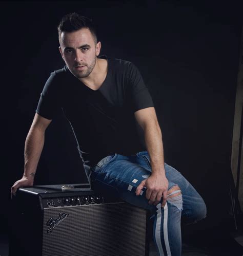 Martín Ricca Se Besa En El Escenario Con Brissia Daniela Lujan No Soportó Y Le Reclama Por Celos