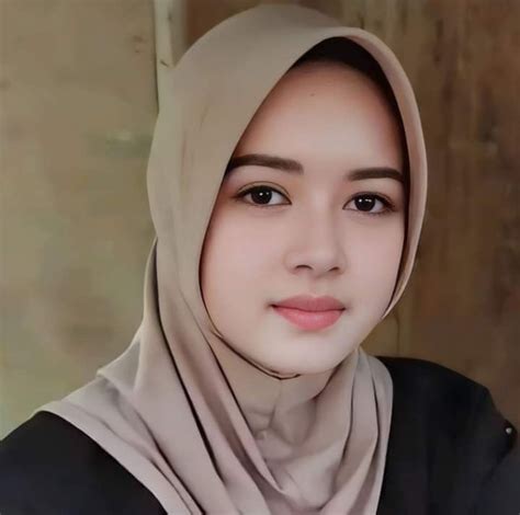 Pin By Abang Mei On Jilbab Cantik Beauty Shirt Beautiful Hijab Very Beautiful Woman