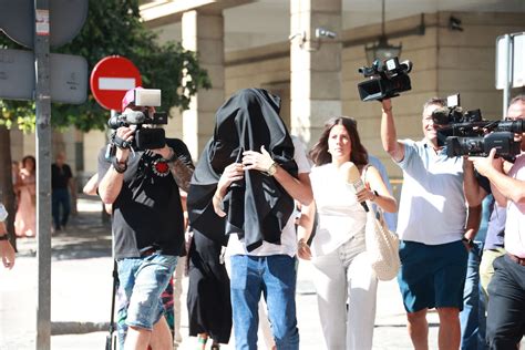 Ingresa En Una Prisión Para Mujeres El Maltratador E Inquiokupa Que Se Cambió De Sexo Para