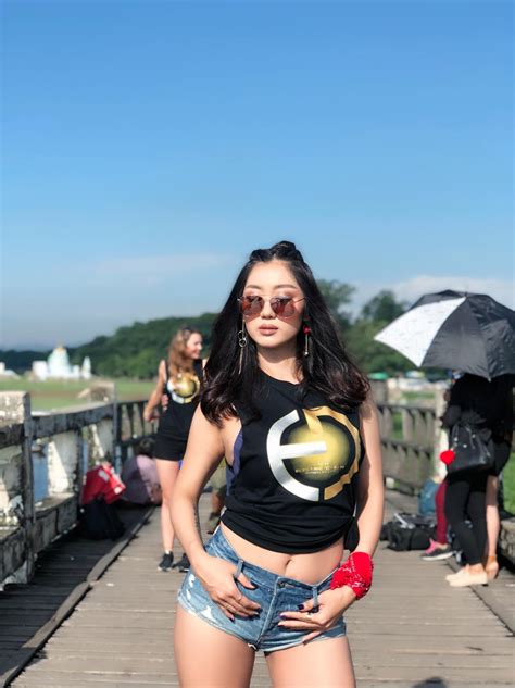 Sexy Photo ေတြကို စိတ္ပါသလို ဆက္႐ိုက္သြားဖို႔ ႐ွိတယ္ လို႔ ေျပာလာတဲ့