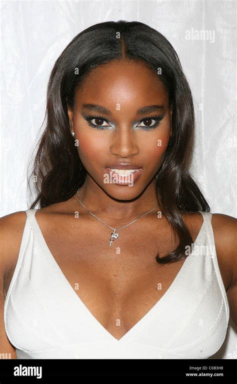 Damaris Lewis Besucht Die Sports Illustrated Swimsuit 24 7 Launch