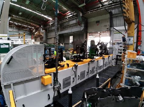 Console Assembly Line Slat Conveyor System For Moving Goods Voltage