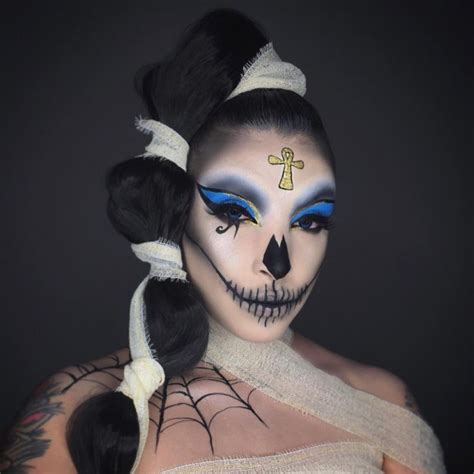 30 Halloween Makeup Looks For 2022 — Skull Makeup With Blue Eyeshadow