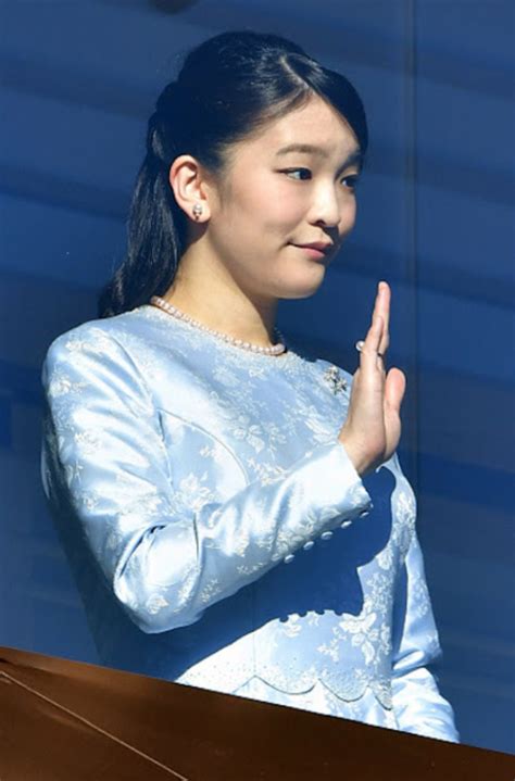 逃离日本王室后，不甩父母的真子公主自由放飞，出街造型少女感十足！沪江日语学习网