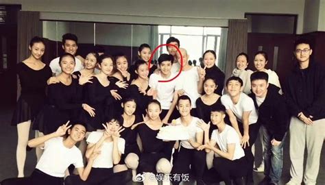 考古到了邓为d 19岁的大学旧照，青涩又稚嫩财经头条新浪财经