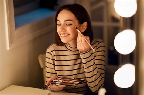 Simple Holiday Glam Makeup You Can Do At Home
