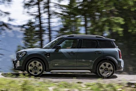 Mini Countryman Cooper D 🚗 Car Technical Specifications