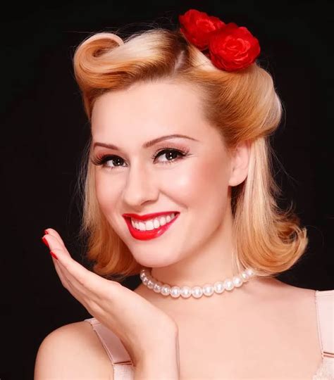 35 Modern Pin Up Hairstyles For A New Look In 2024