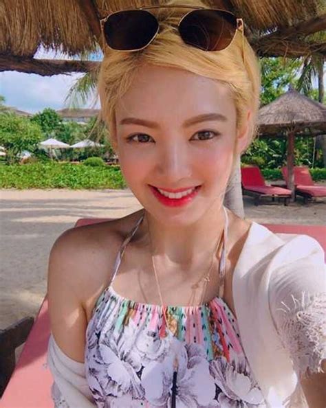 자지 빨아주는 소녀시대 써니 vs 핥아주는 소녀시대 효연 뭐가 더 좋냐