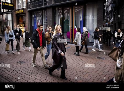 2022 11 02 13 51 32 Amsterdam Shoppers In The Kalverstraat In Amsterdam Anp Ramon Van Flymen