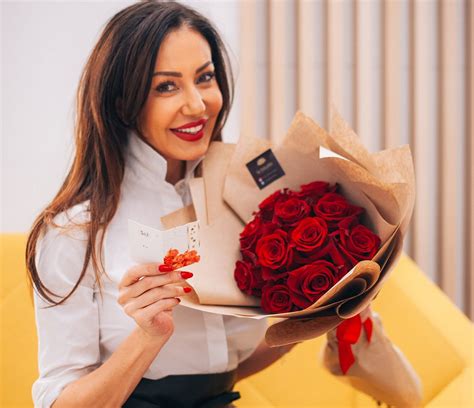 RuŽe Od Tajnog OboŽavaoca Za Voditeljku Emisije Desetka Danielu