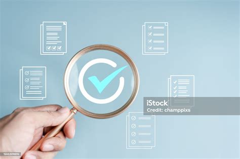 문서 관리 검사 시스템 온라인 문서 데이터베이스 및 프로세스 관리 파일 돋보기 확인 및 문서 폴더에 대한 초점 문서 기업