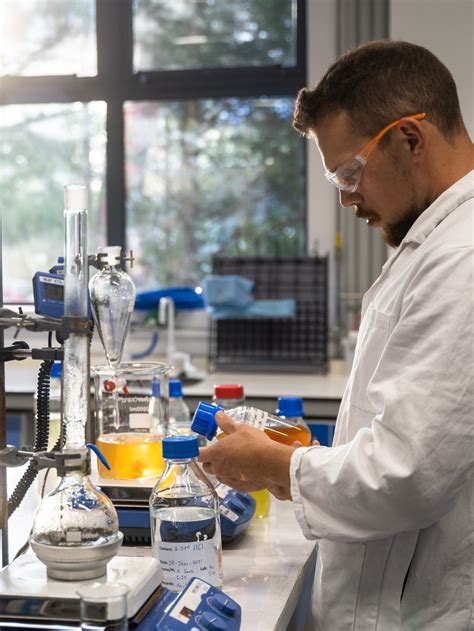 Kelpi Taking The Plastic Out Of Packaging