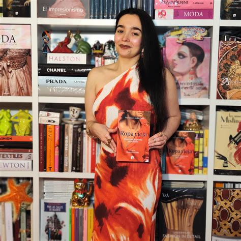 Ana Velasco Molpeceres Viaje Por El Vestir En El Tiempo Revista El