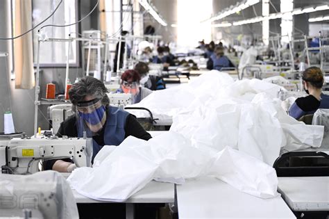 მიხეილ ხიდურელი კომპანია „ფავორიტი სტილის“ საწარმოო პროცესს გაეცნო სიახლეები აწარმოე