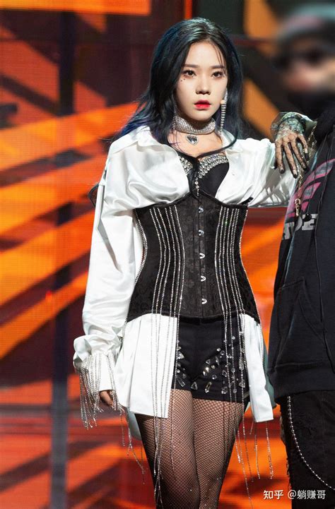 张紫宁 美腿丝袜图片 知乎